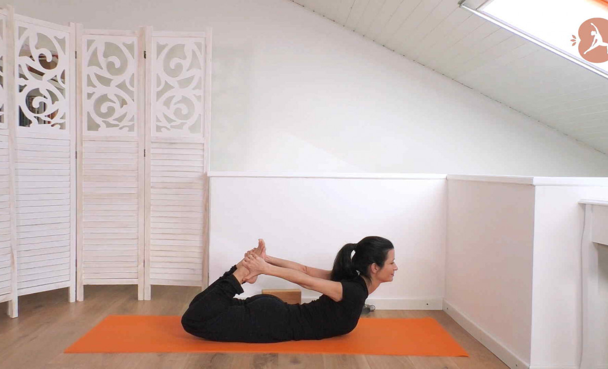 Dhanurasana - Lezione yoga con la storia dell'arco