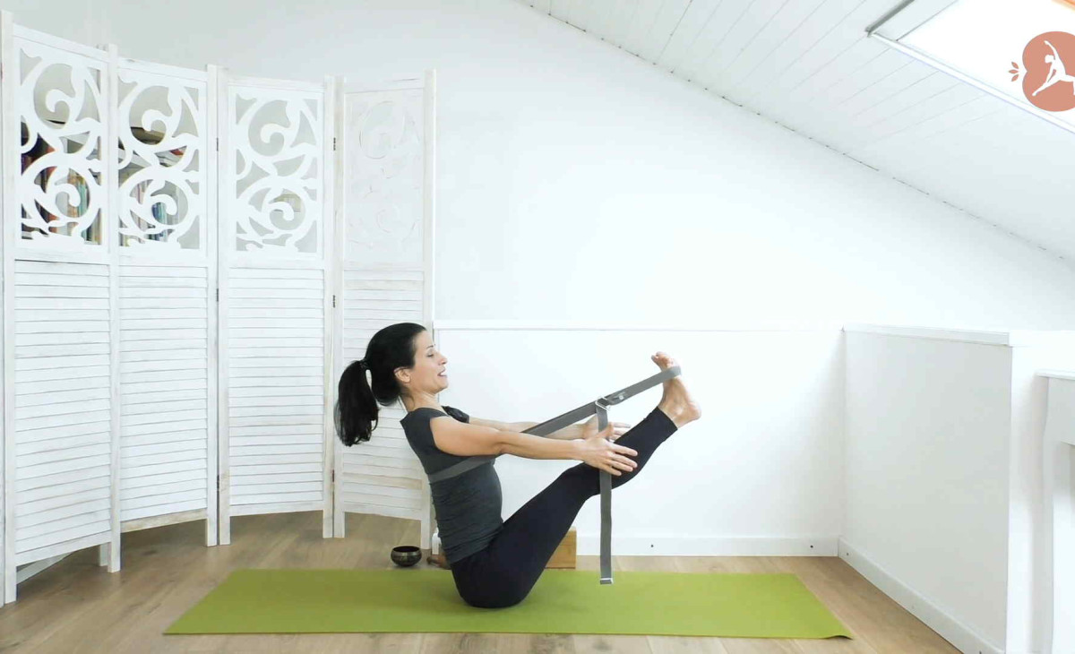 Navasana - Pratica yoga con la tecnica della posizione della barca