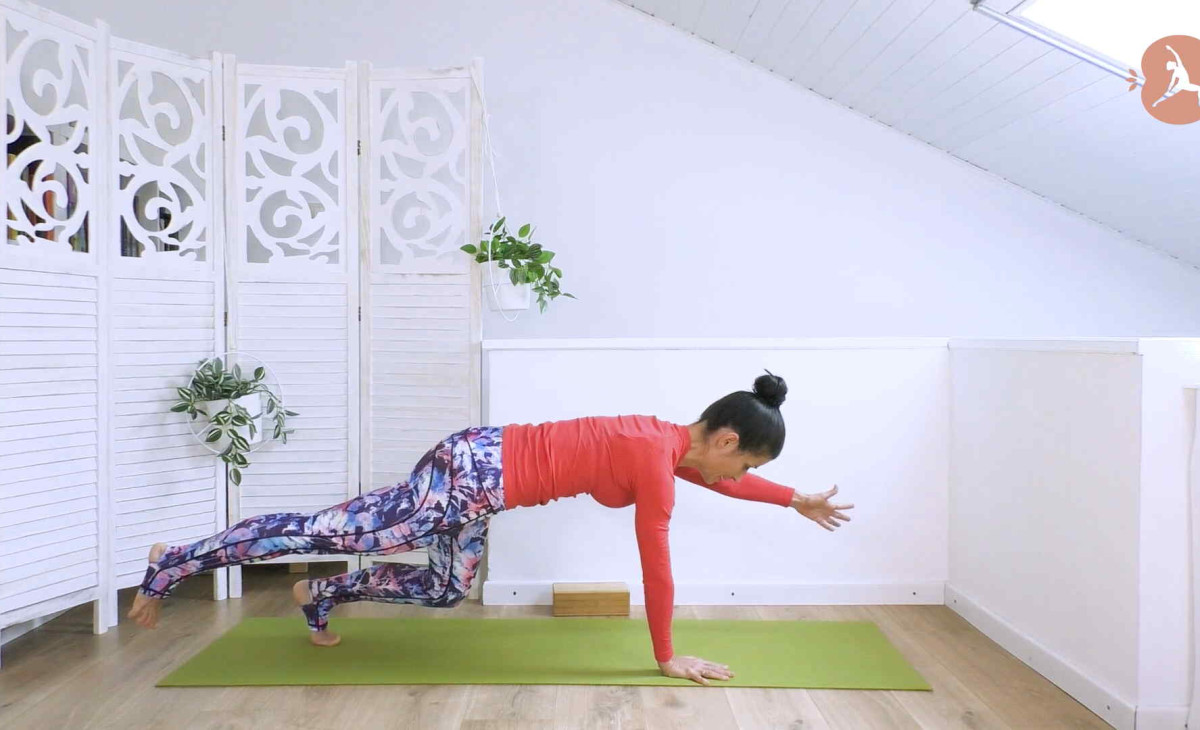 Addominali dinamici - Yoga con la posizione della barca